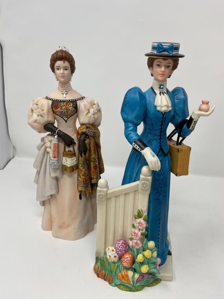 Vintage Avon Mrs Albee Victorian Lady Figurines / Lavender Lady Flower Bouquet and Suitcase - Etsy