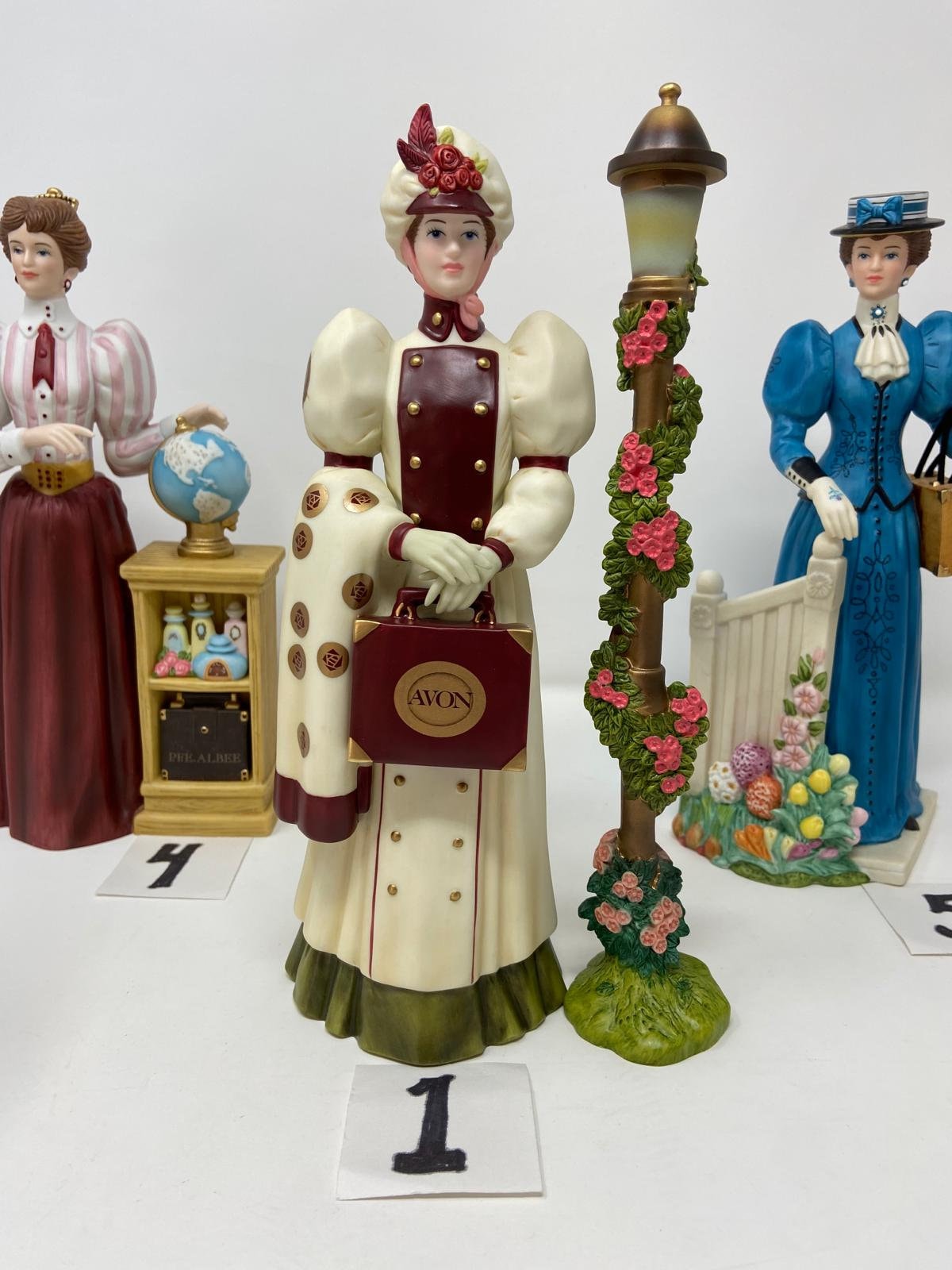 Vintage Avon Figures With Original Box / Mrs Albee Award Avon Figurines ...