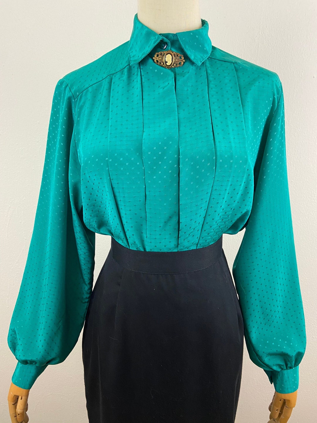 Vintage 80s Emerald Green Georgette Solid Print Puffy Cuff and Plated ...