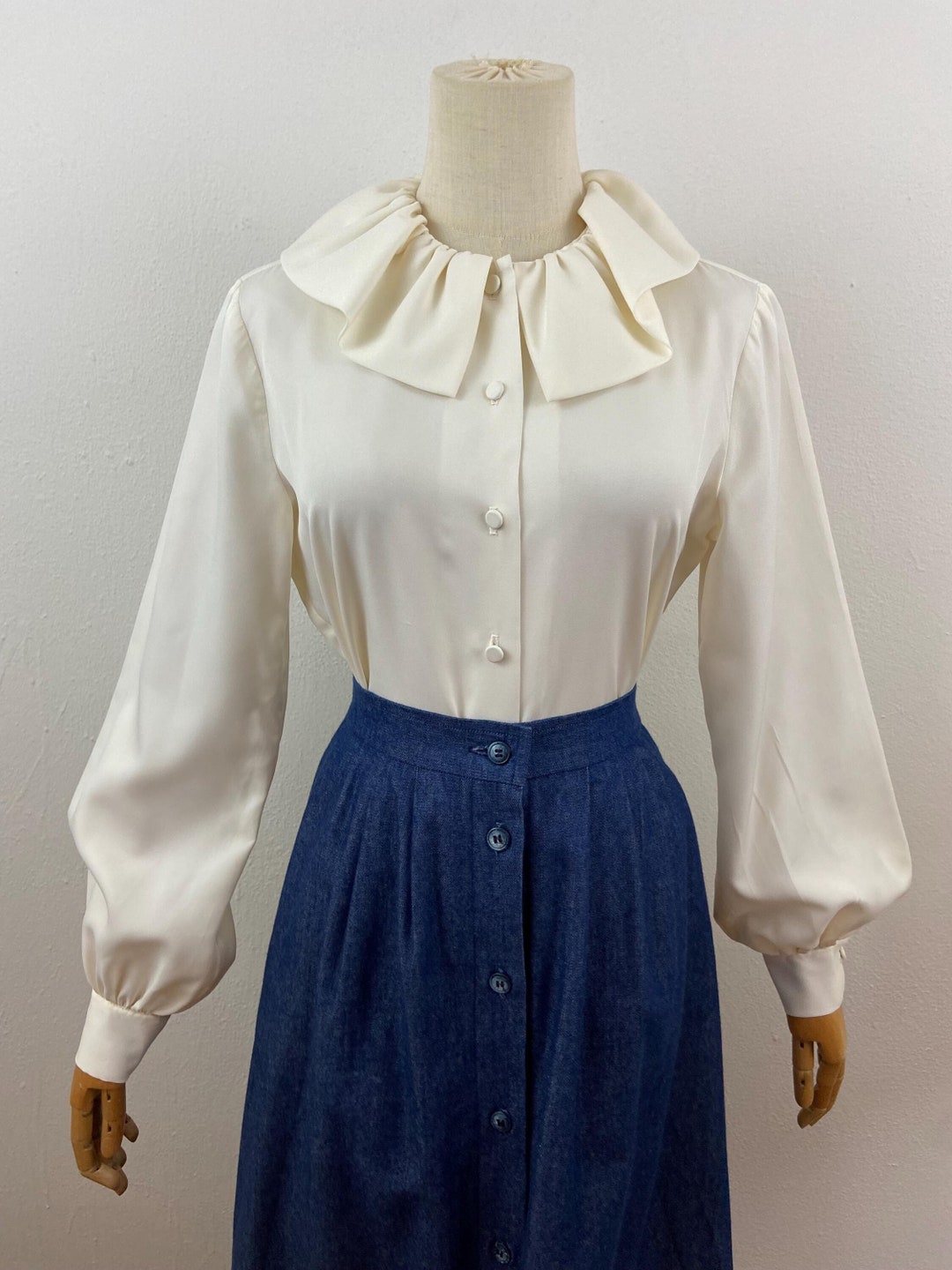 Vintage 80s Sophisticated Beige Blouse With Ruffle Collard by Intuition ...