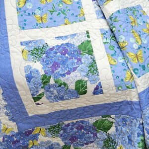 Hydrangea Print Quilt, Summer Patchwork Quilt, Floral Quilted Throw ...