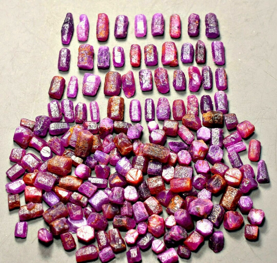 100 Gm natürliche rote Rubin-Kristalle, raues Lot - afrikanischer Rubin ...