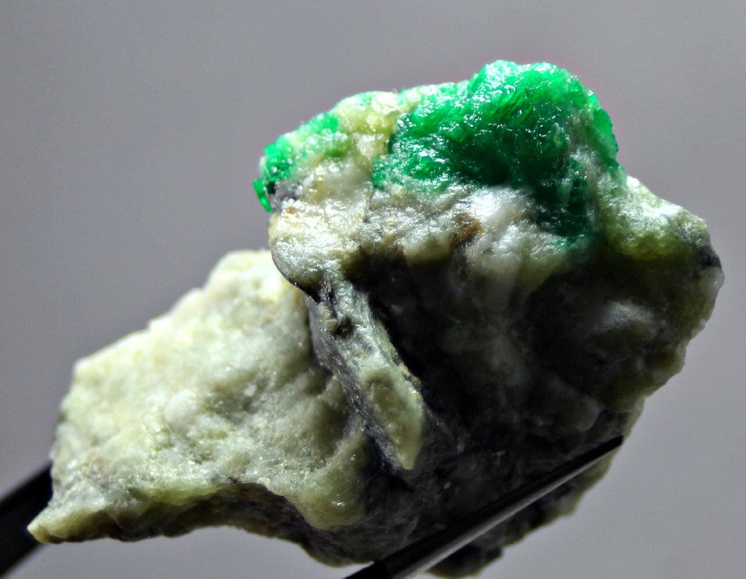 Green Emerald Crystals on Quartz: Transparent Terminated Cluster, Swat ...