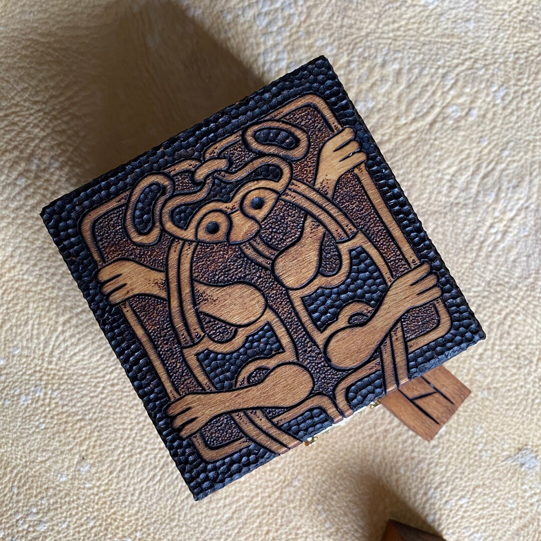 Broa Style Gripping Beast Box With Rune Dices Set - Etsy