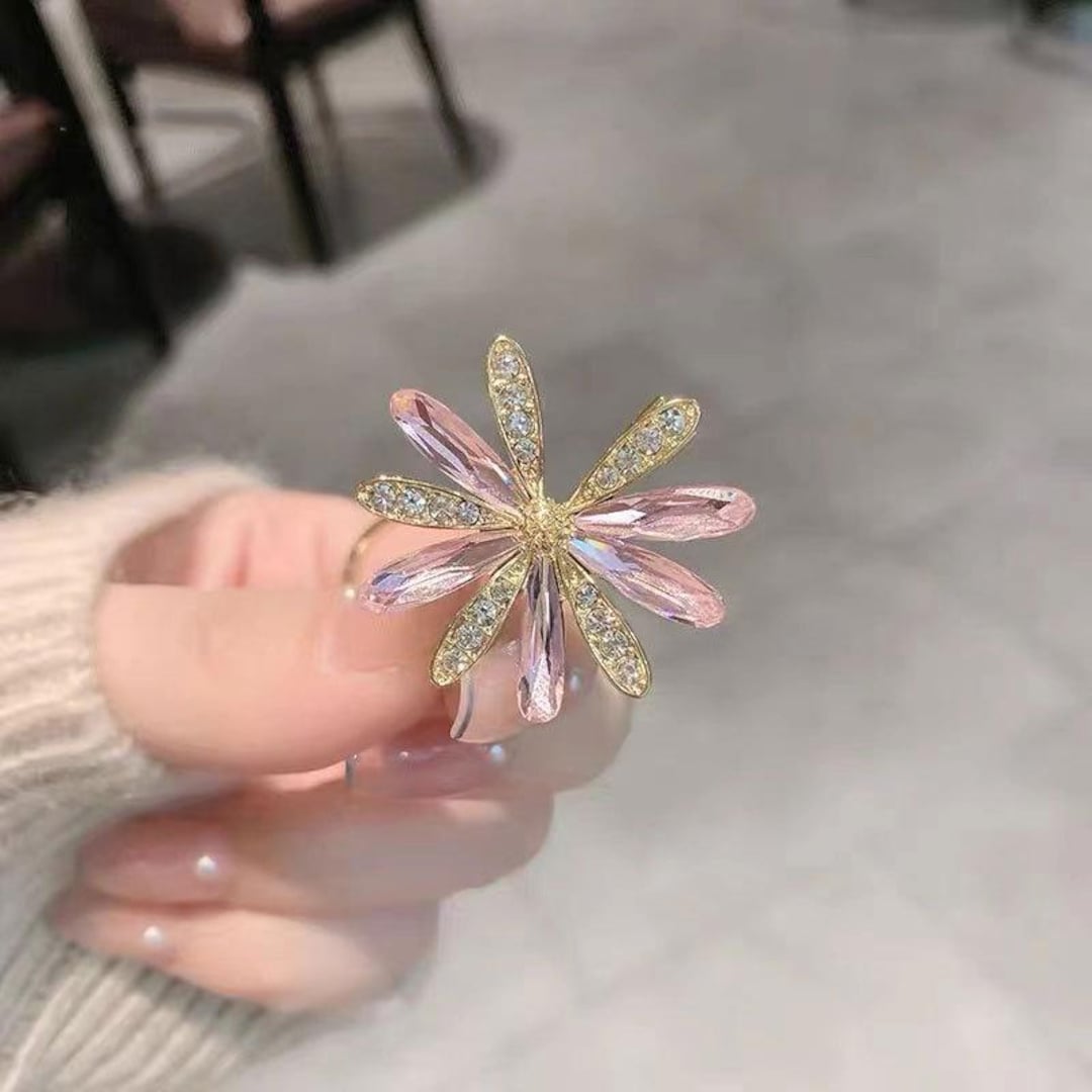 Crystal Glass Daisy Flower Brooch for Women Simple Personality Pin Suit ...