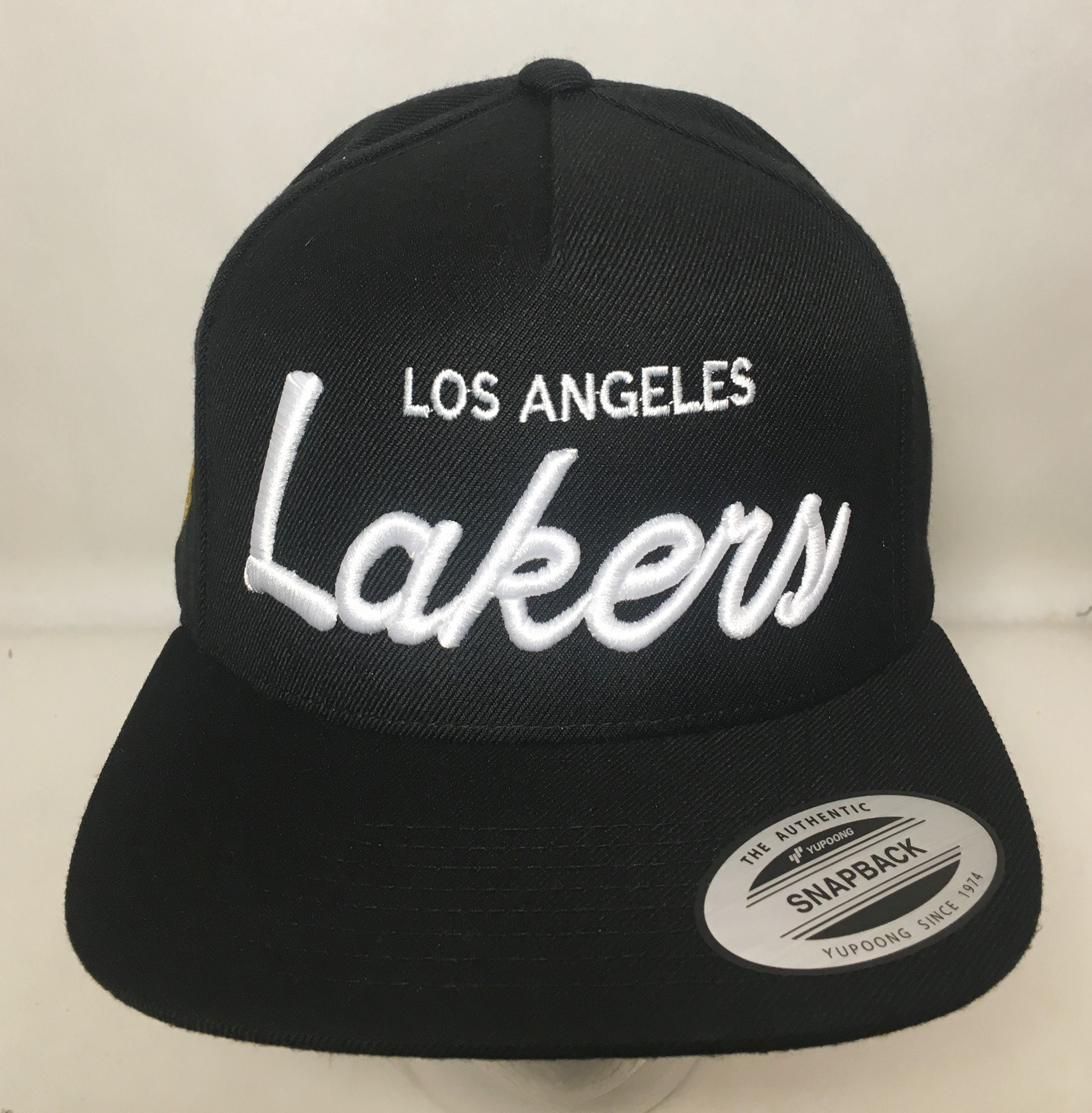 Los Angeles Lakers NWA Script Flat Bill Snapback Black Hat W/ 17 ...