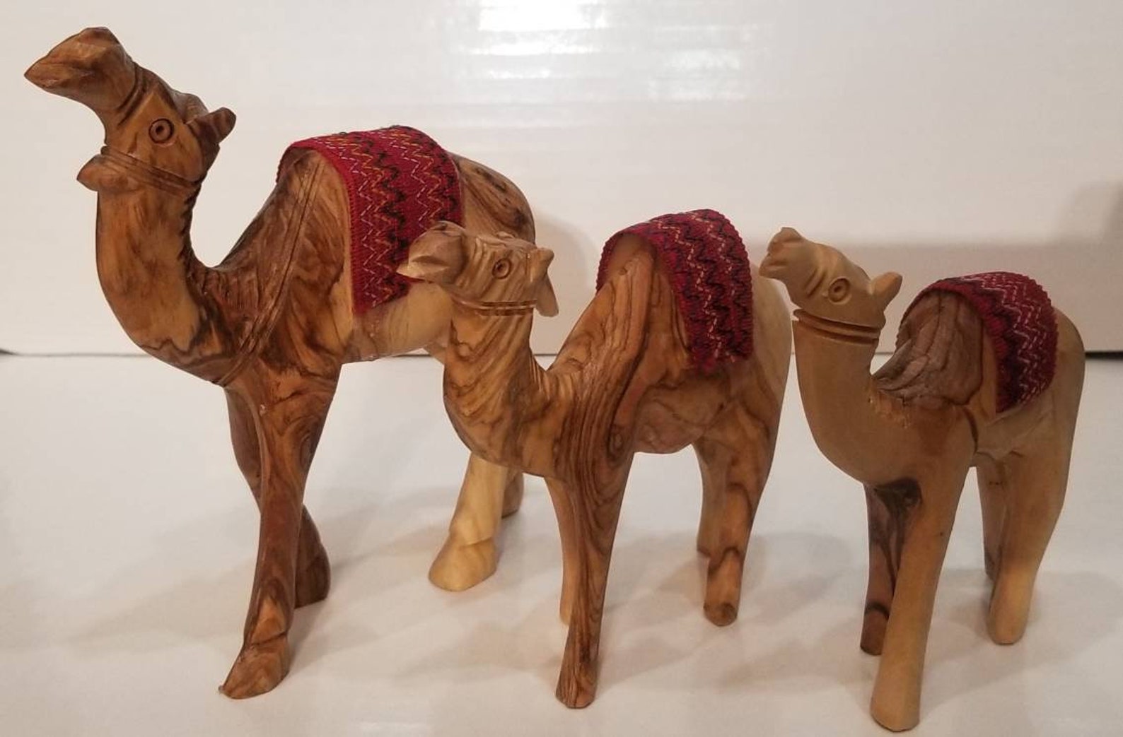 Olive Wood Camels (3 Piece Set) With Red Blankets - Etsy