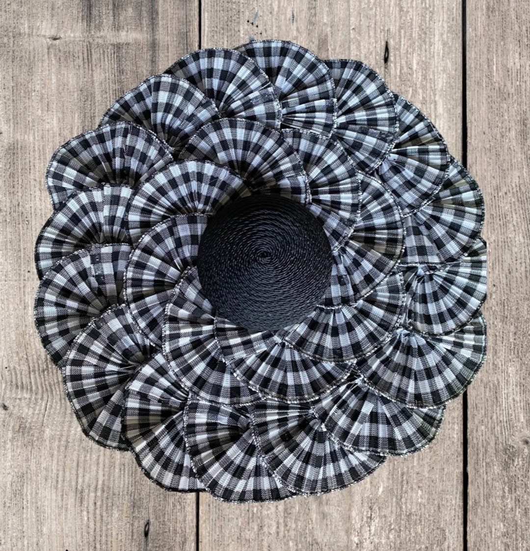 Pinwheel Wreath, Black and White Wreath, Circular Wreath, Everyday ...