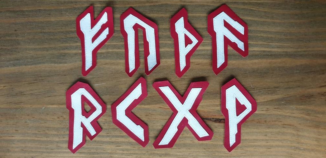 RUNAS DE NECROMANTE Runas de fino guante de cuero Parches en rojo ...