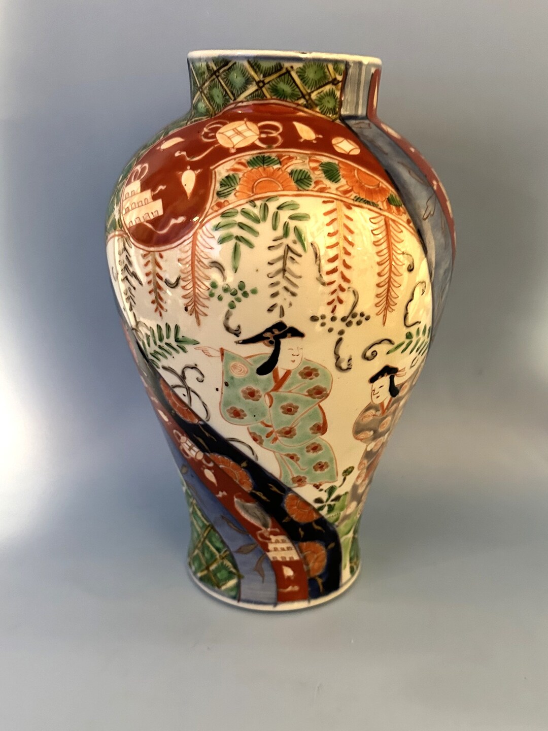 Japanese Imari Vase. Geisha and Multicolor Ribbons. Meiji. 9 1/2 ...
