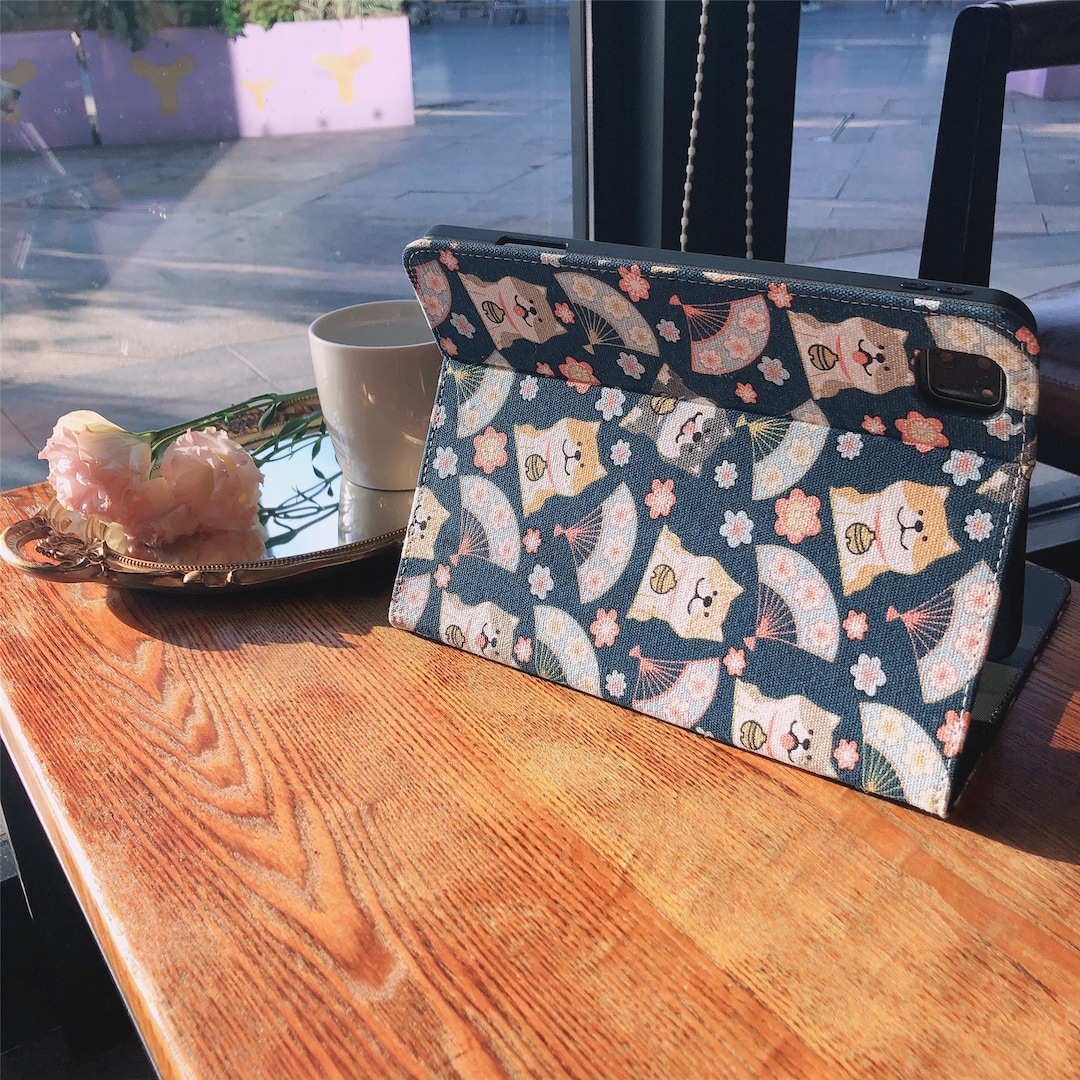 Folding Fan & Shiba Inu Fabric iPad Case Built-in Pen Slot for Mini 7 2024 iPad Air 13'' 2025 ...