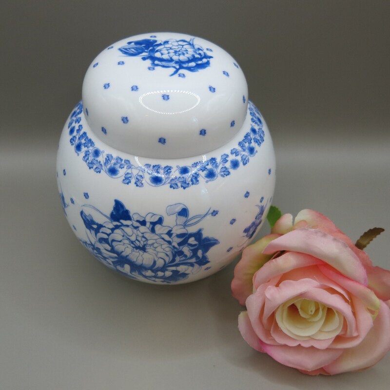 Ringtons Christmas Gifts - 60+ Gift Ideas for 2025