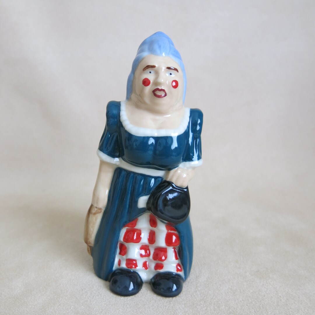 Pantomime Dame 1997 - the Official International Collectors Club - Wade ...