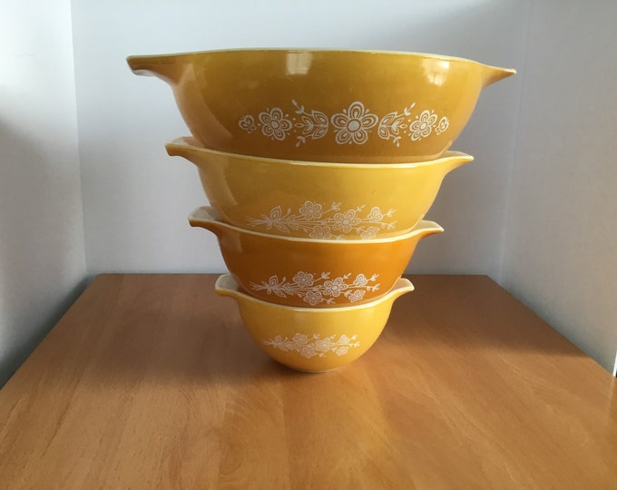Pyrex, Butterfly Gold, Set of 4, Nesting Bowls, With Pours, Rare ...