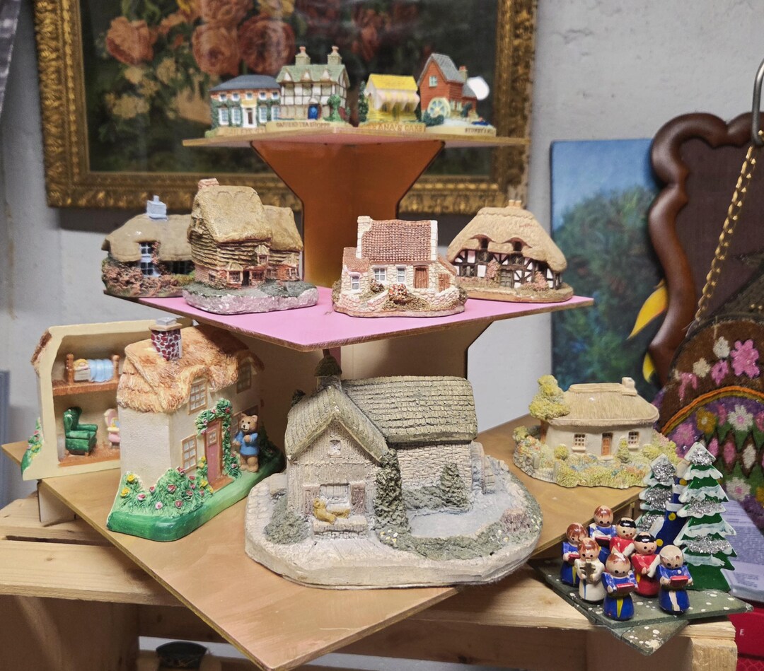 Miniature Cottage Collection – Lilliput Lane, Cobblestone, Christopher ...