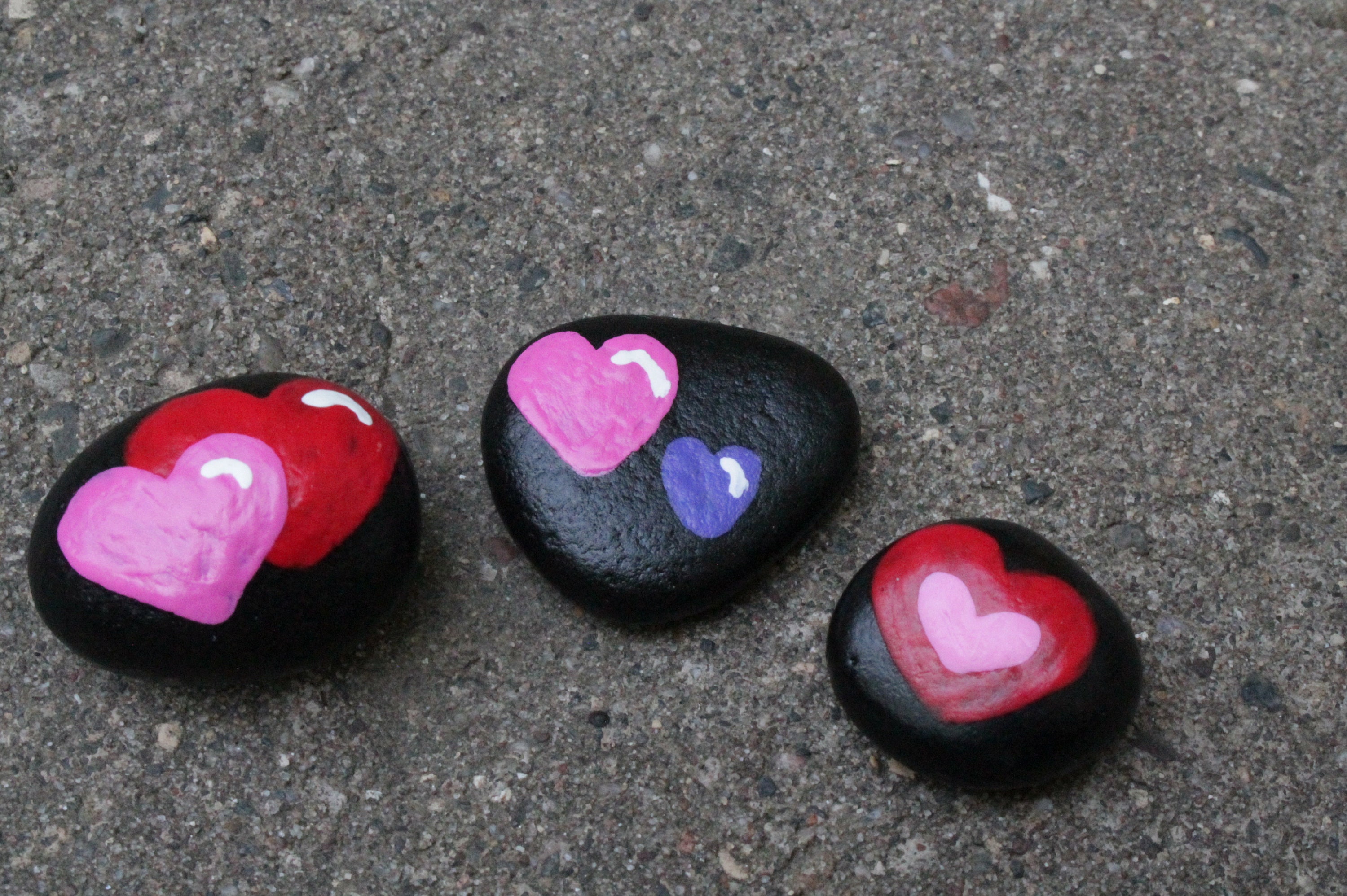 Hand Painted Heart Rocks set of Three - Etsy