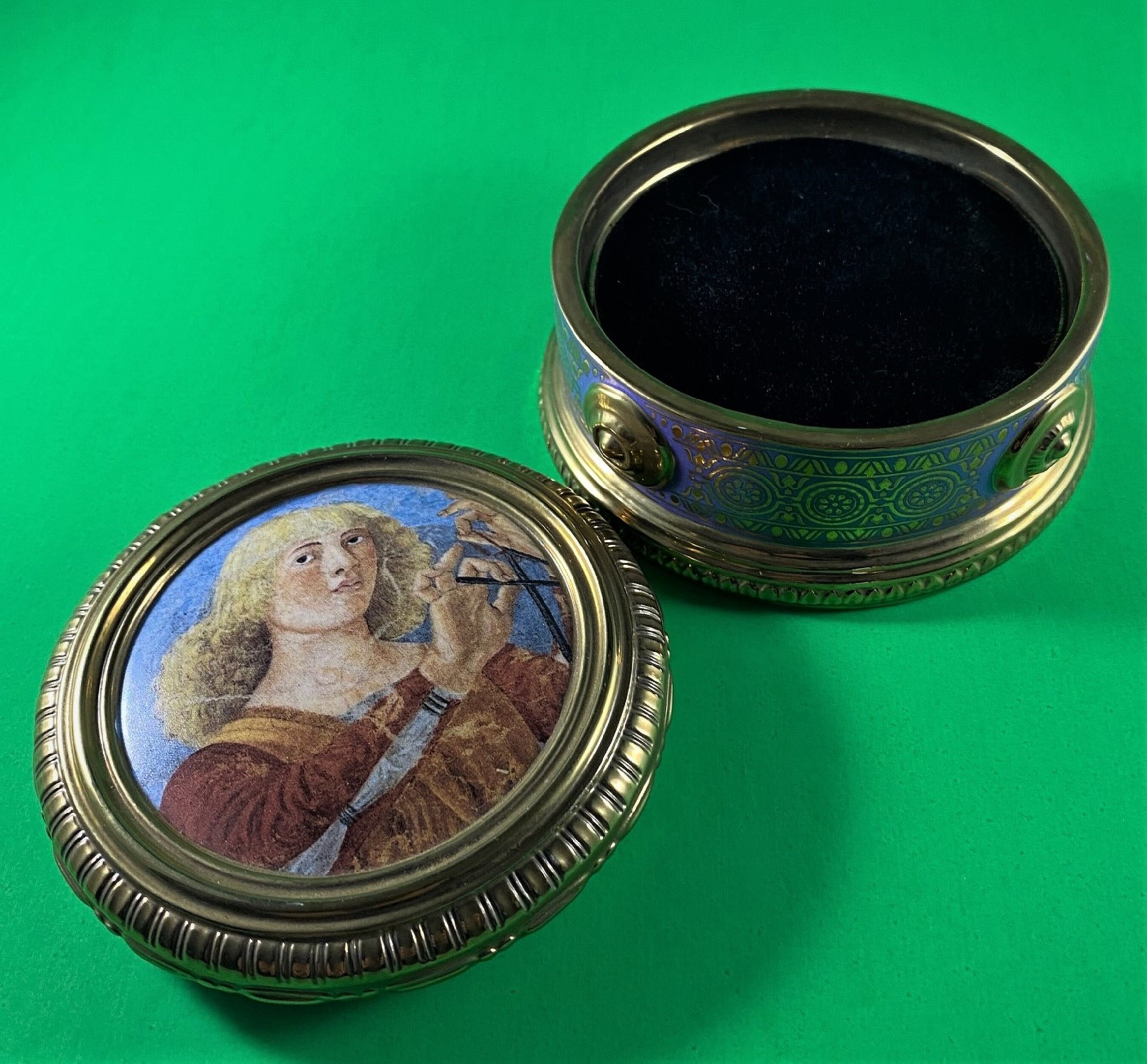 Fine Porcelain angels of the Vatican Music Box - Etsy