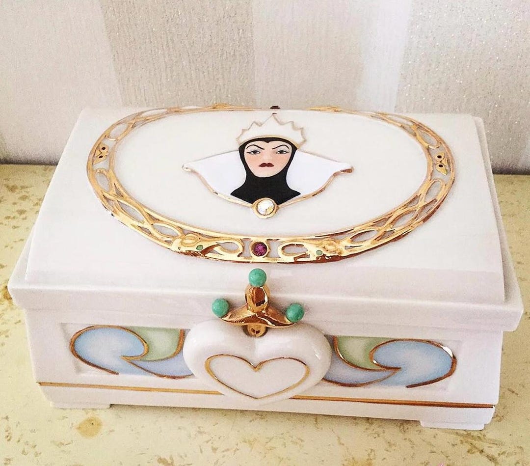 Walt Disney LENOX Showcase Collection “THE HUNTSMAN'S Box” Snow White ...