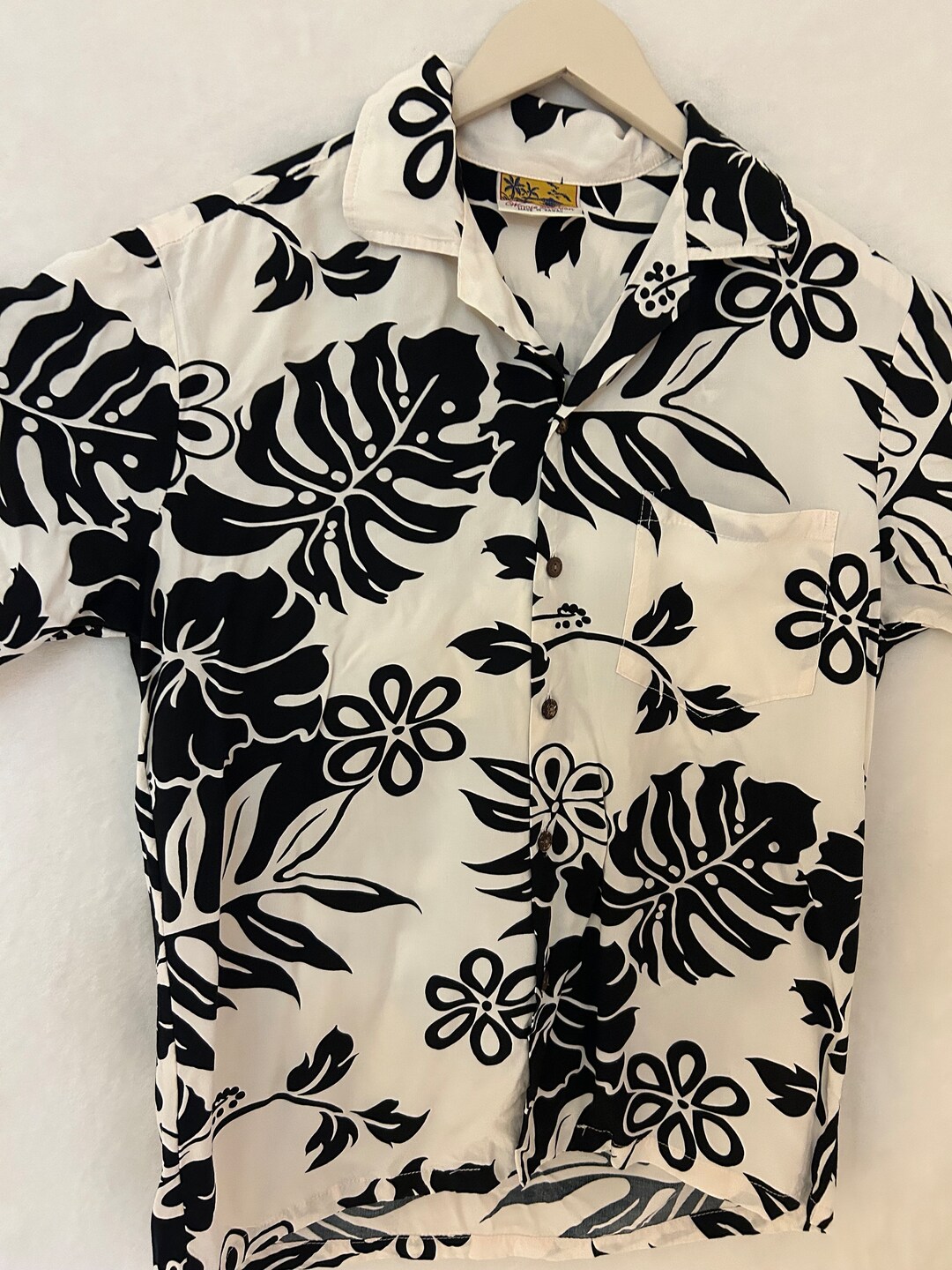 Vintage Hawaiian Aloha Shirt Winnie Fashion Black and White Flora Made ...