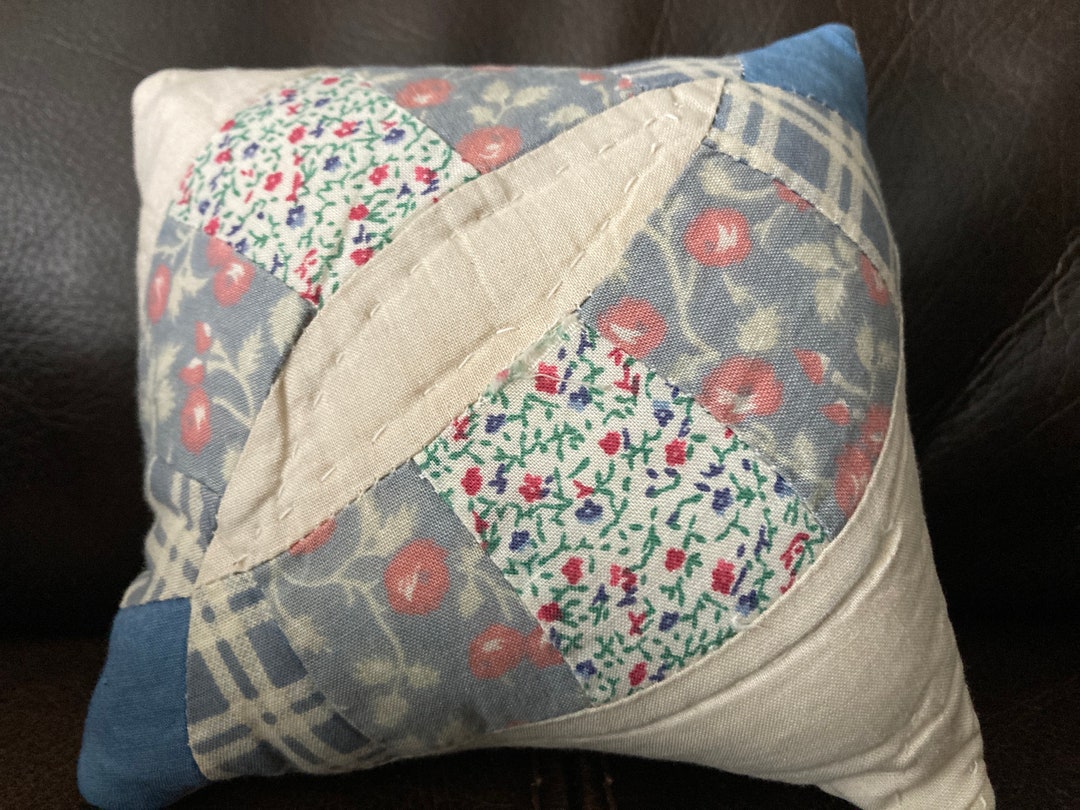 Vintage Quilt Square Repurposed Into Reversible Pillow - Etsy