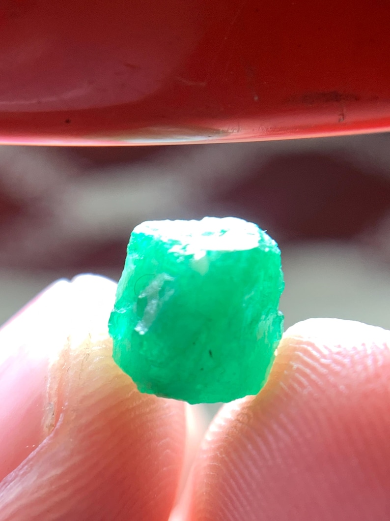 4 Ct Swat Emerald Crystal – Compact Form With Strong Natural Presence ...
