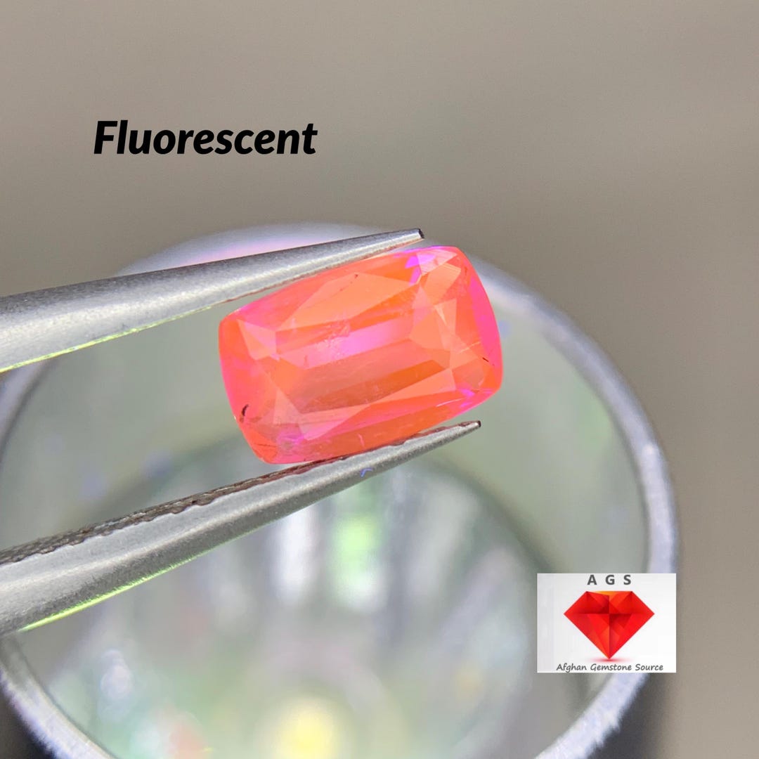 Rare 0.55 Ct Hackmanite With Strong Tenebrescent Color Change and ...