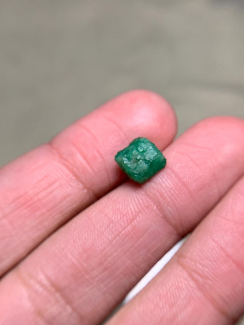 4 Ct Swat Emerald Crystal – Compact Form With Strong Natural Presence ...