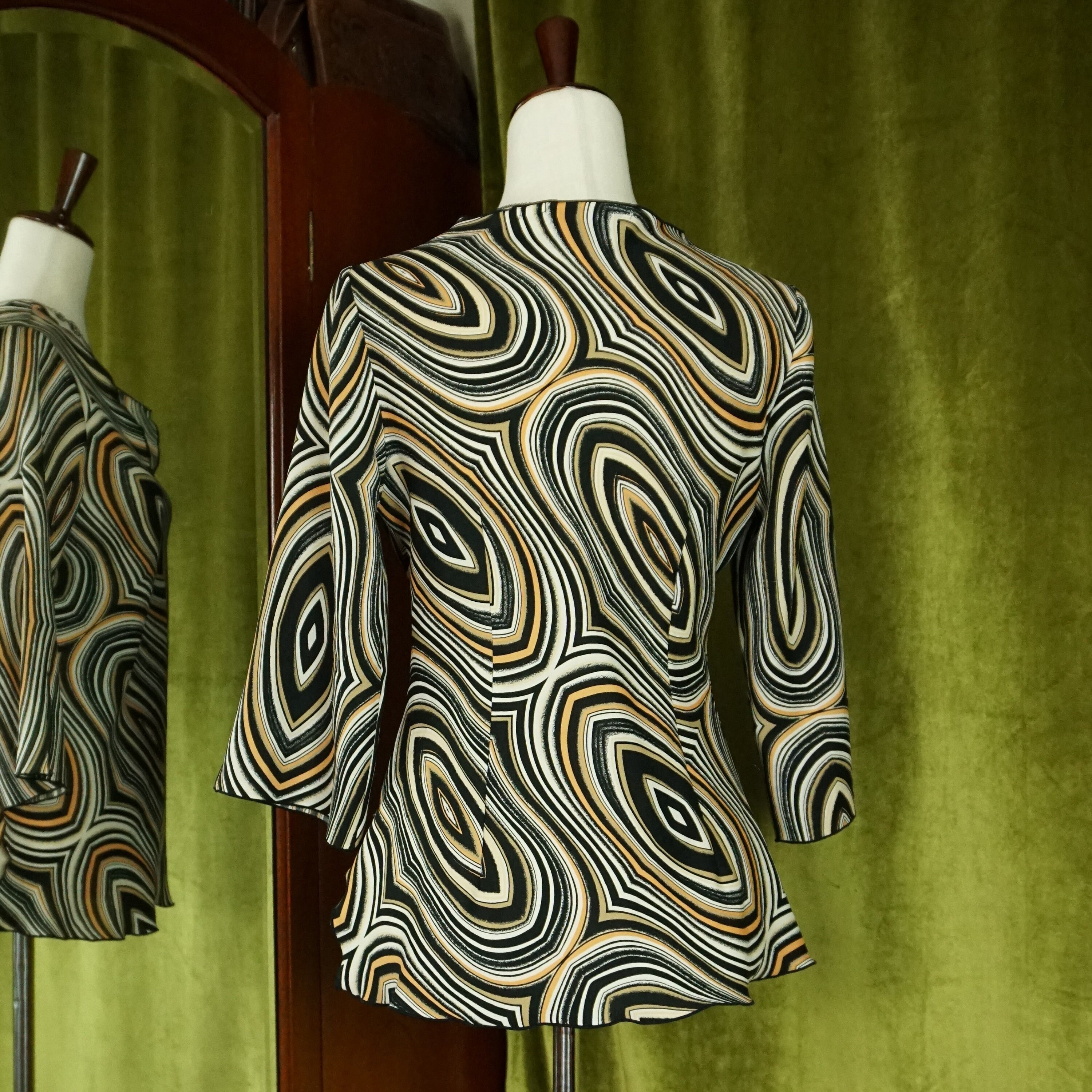 Vintage 90s Op Art Top: Black & White Oval Swirl, Lettuce Hem - Etsy
