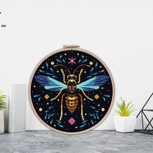 Wasp Cross Stitch Pattern Modern Cross Stitch Bee Embroidery Bumblebee ...