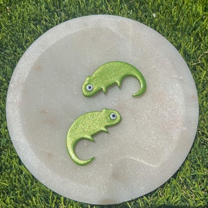Shimmering Green Pearl Chameleon Polymer Clay and Resin Decorative Pin ...