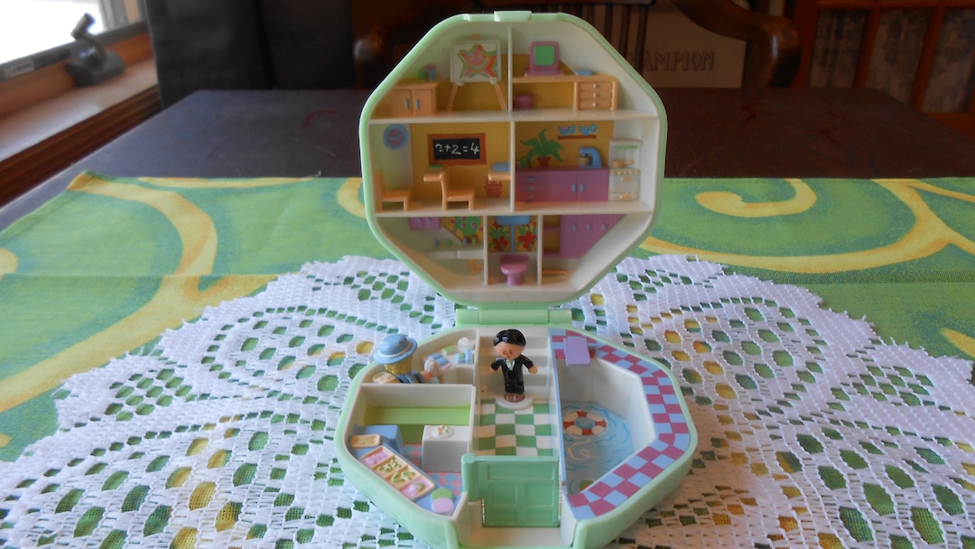 1990 Vintage Polly Pocket Compact- Polly's School- Complete With Dolls ...