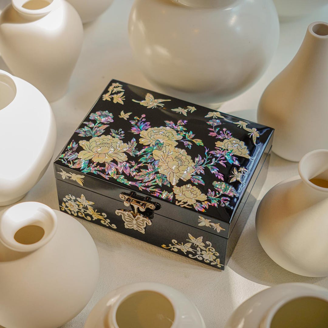 FEBRUARY MOUNTAIN Mother of Pearl Box With Ring Tray Flower and ...