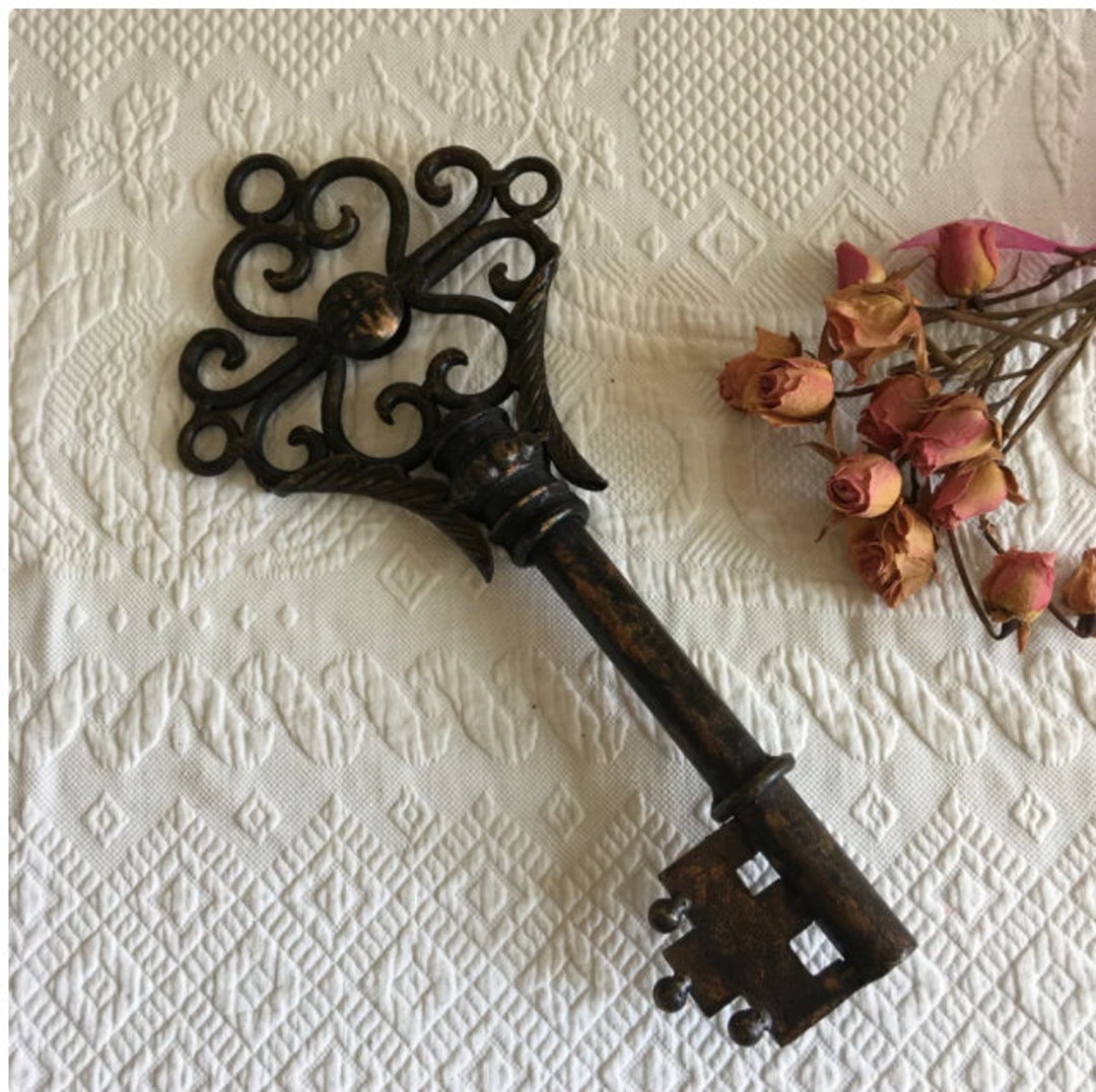 Vintage Cast Iron Large Fancy Wall Key. Black Antiqued With Gold ...