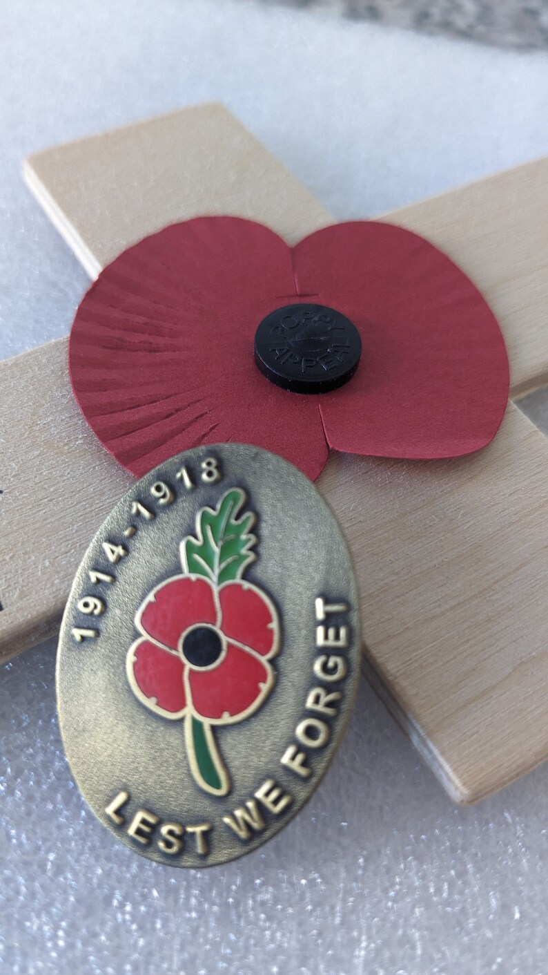 Poppy Pin for Remembrance Sunday 2023 and Beyond. - Etsy