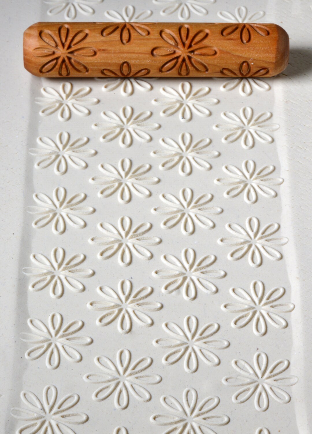 Pottery Hand Roller / Clay Texture Tool - Daisies R23 - Etsy