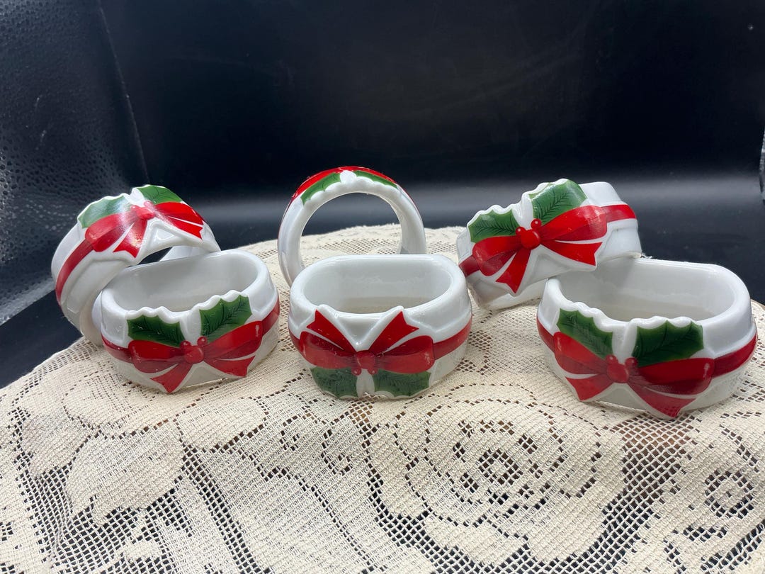 1986 Ribbon & Holly Porcelain Holiday Christmas Napkin Rings White Red ...