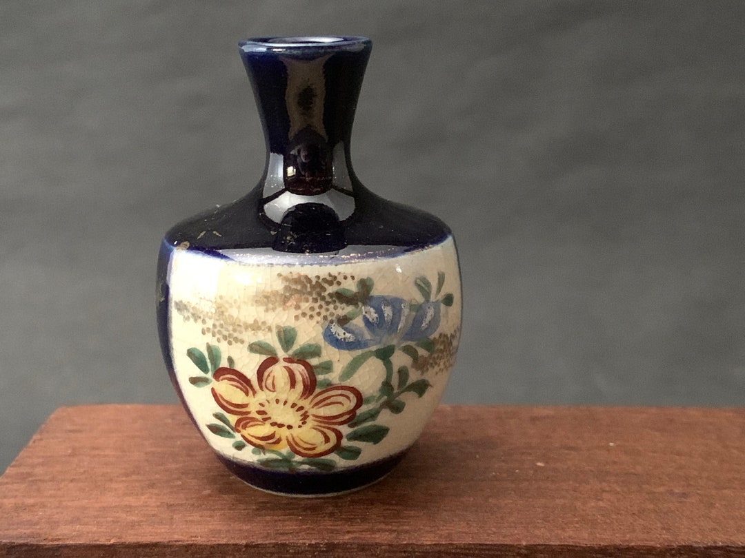 Small Japanese Bud Vase Porcelain With Hand Painted Floral Design 6cm ...