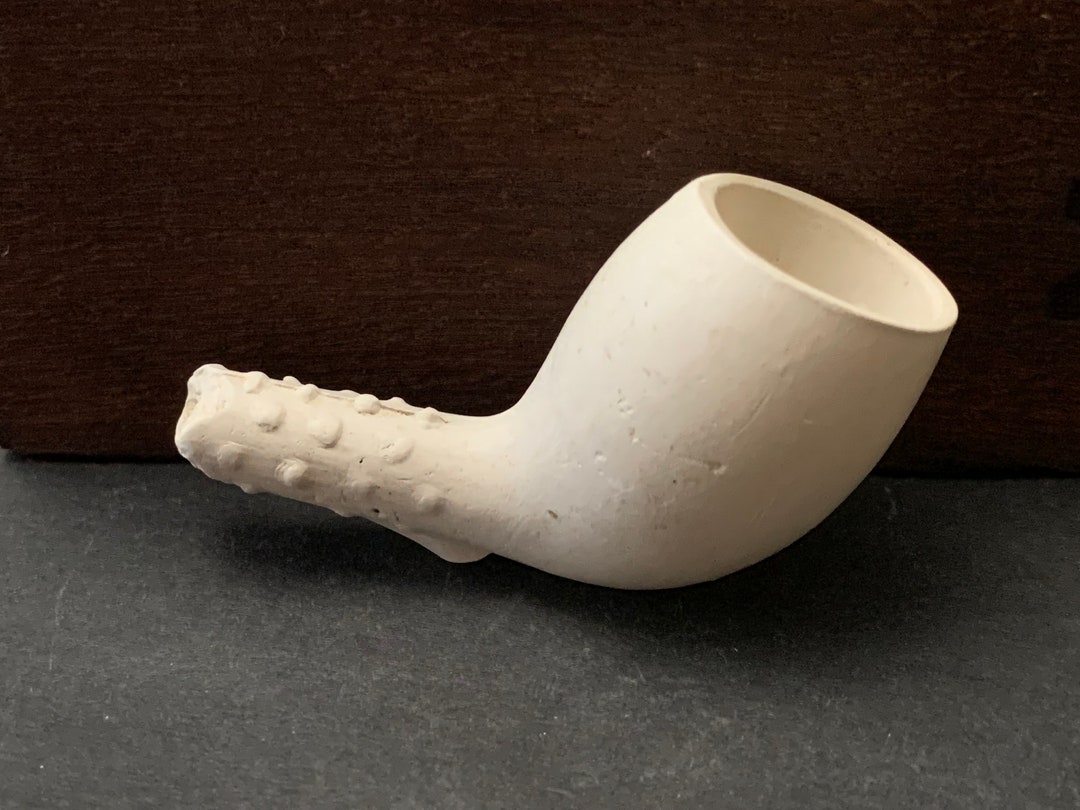 Antique White Clay Pipe Plain Design With Raised Bump Design on Stem ...