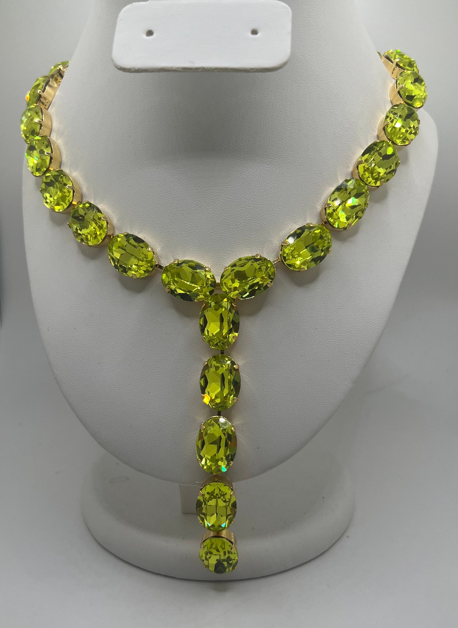 Beautiful Anna Wintour Bold Lariat Style Statement Necklace With 18x13 ...