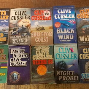Lot of 10 Clive Cussler Paperback Books Dirk Pitt Fargo Oregon Kurt ...