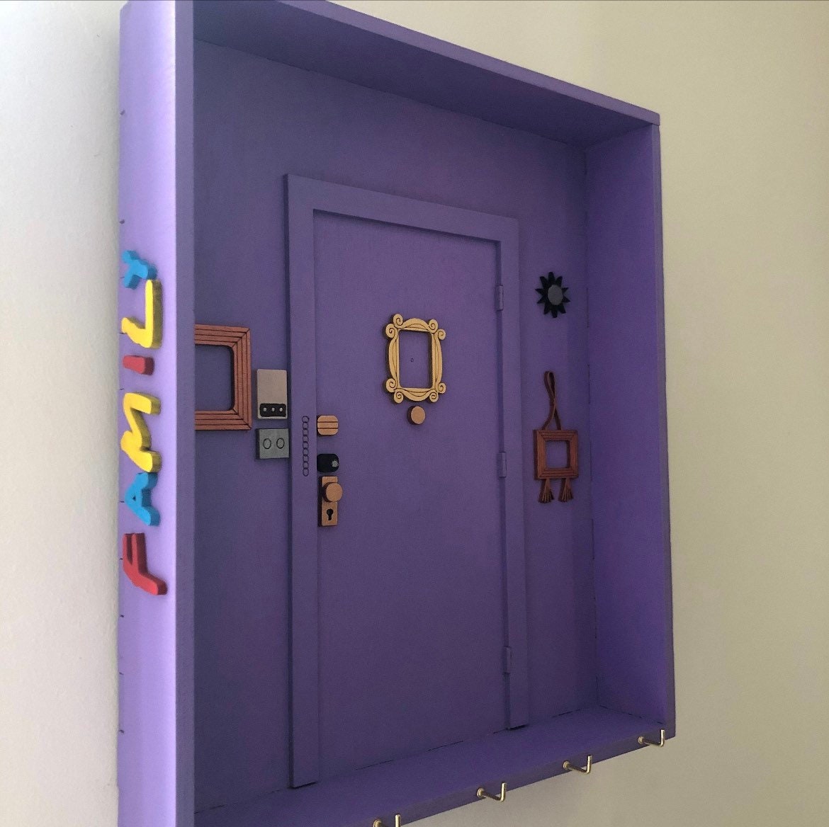 Puerta púrpura de Monica de FRIENDS / Friends Key Holder / Monicas ...