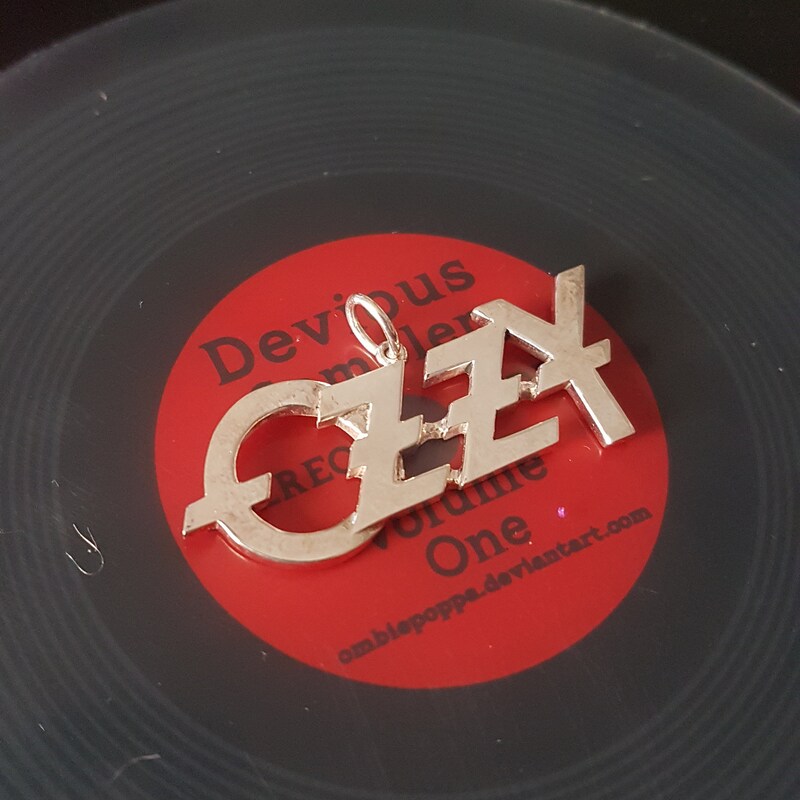 Ozzy osbourne memorial cross pendant - Etsy.de