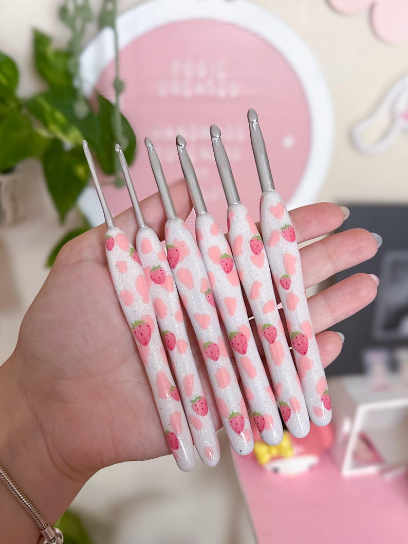 Hand Painted Crochet Hook • Strawberry Milk - Etsy