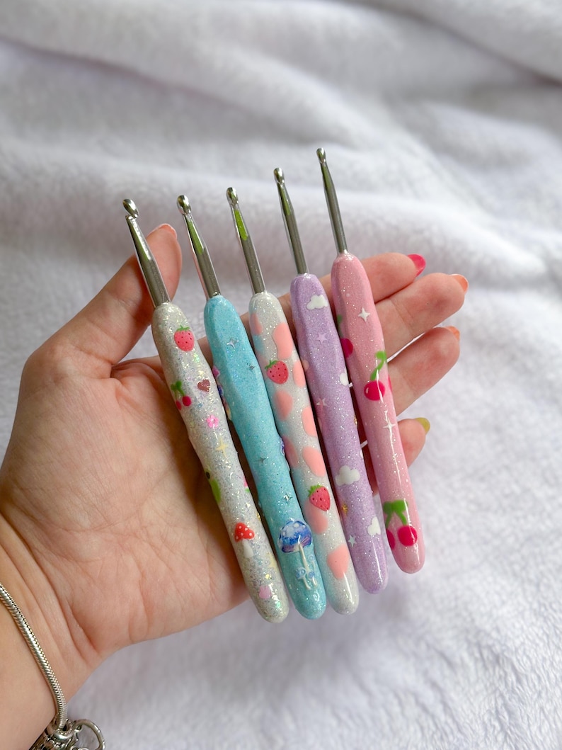 Hand Painted Crochet Hook • Strawberry Milk - Etsy