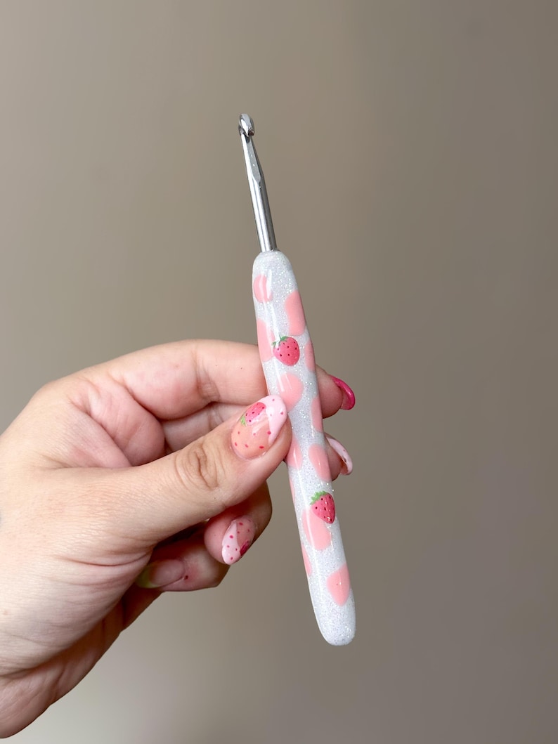 Hand Painted Crochet Hook • Strawberry Milk - Etsy