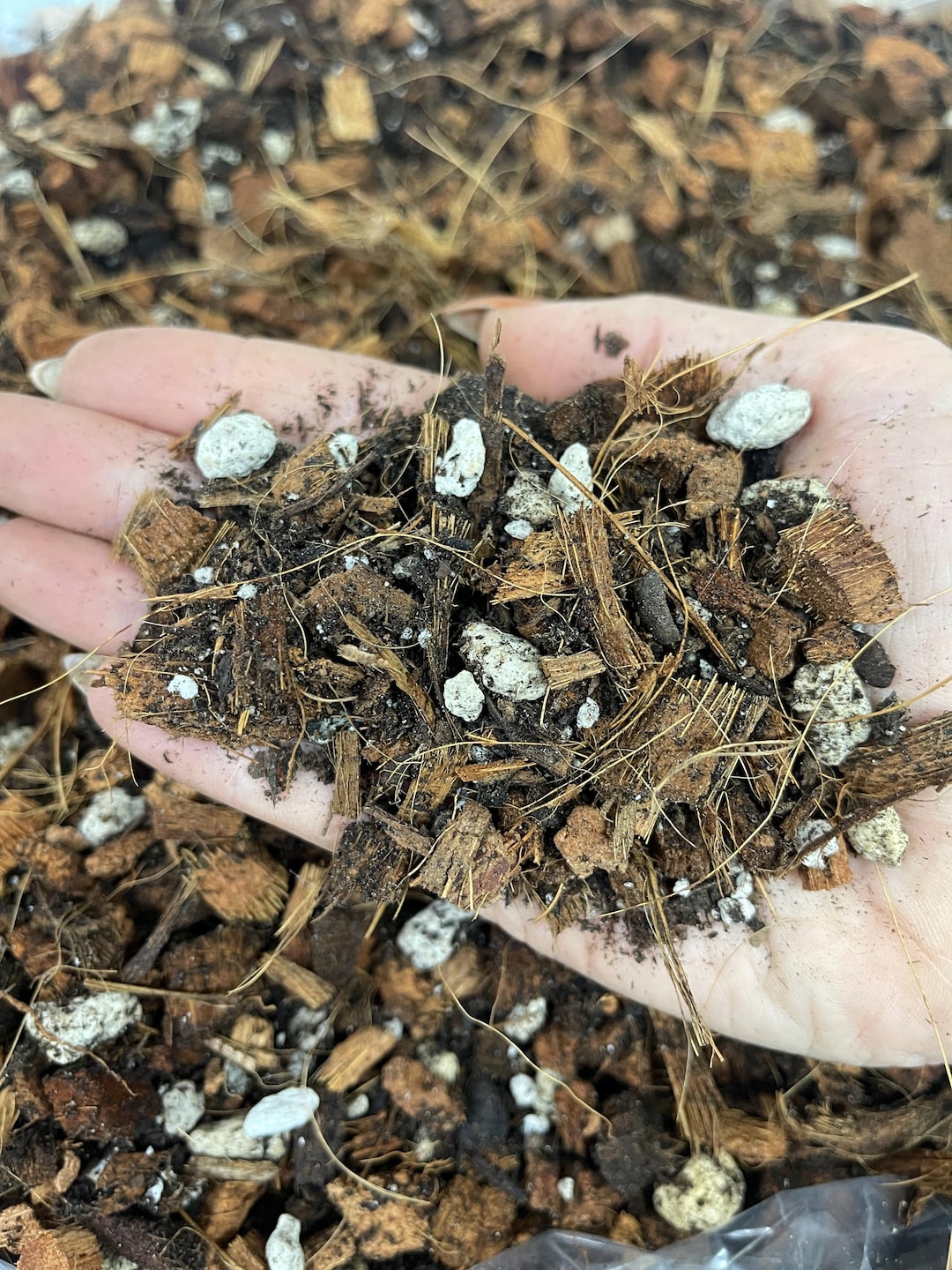 A+ Premium Houseplant Soil, Top Quality Chunky Soil Mix With Coco Chips ...