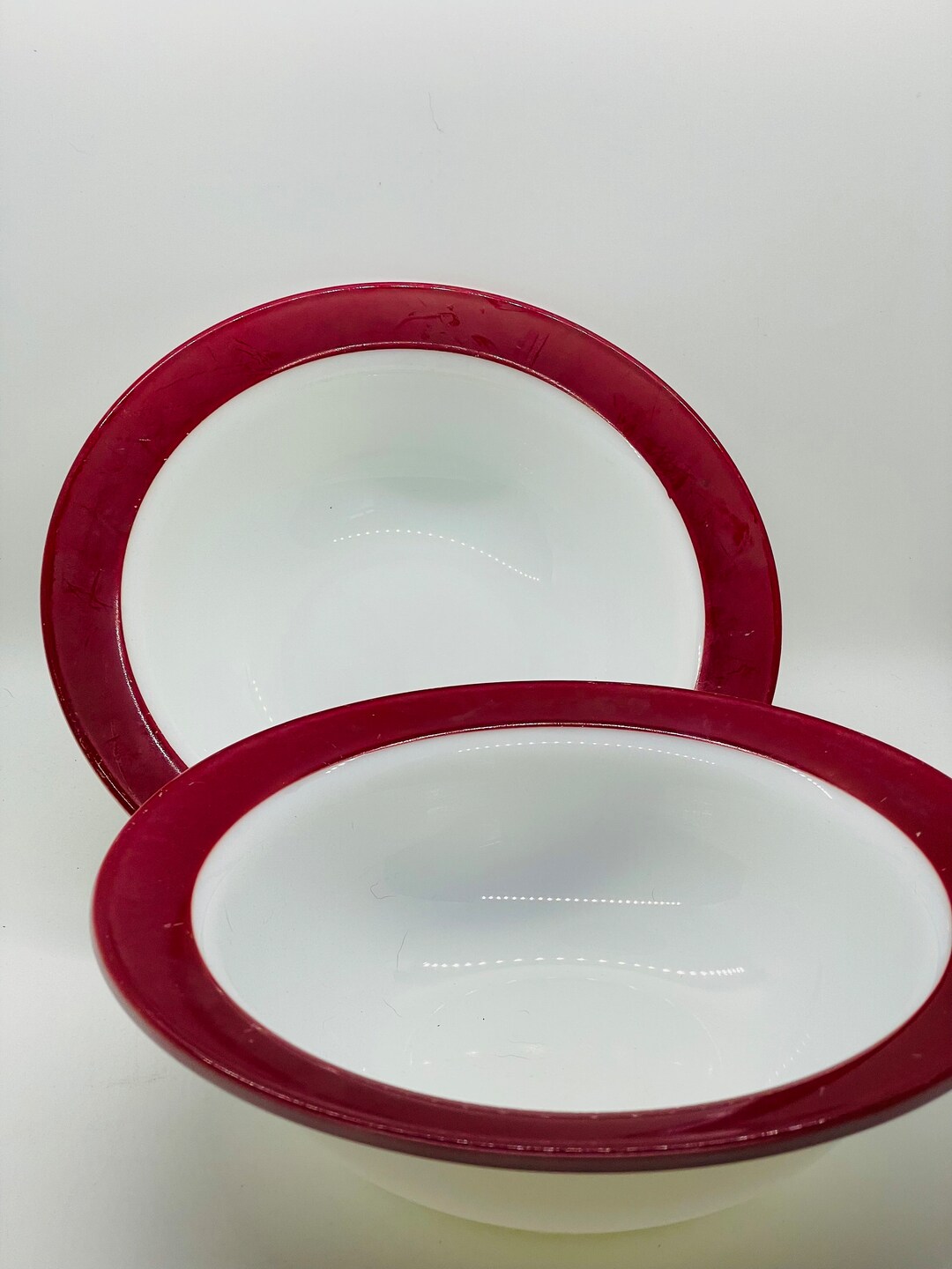 Vintage Pyrex Bowls, Set of 2, Red Rim - Etsy