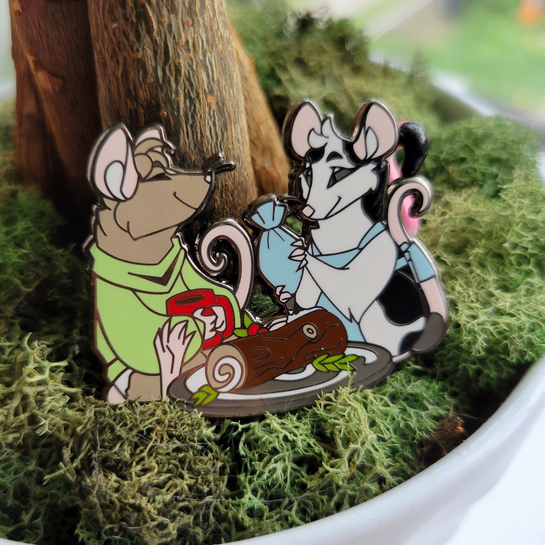 Mouse Yule Log - Show & Tail Creations 1.75" Hard Enamel Pin - Etsy