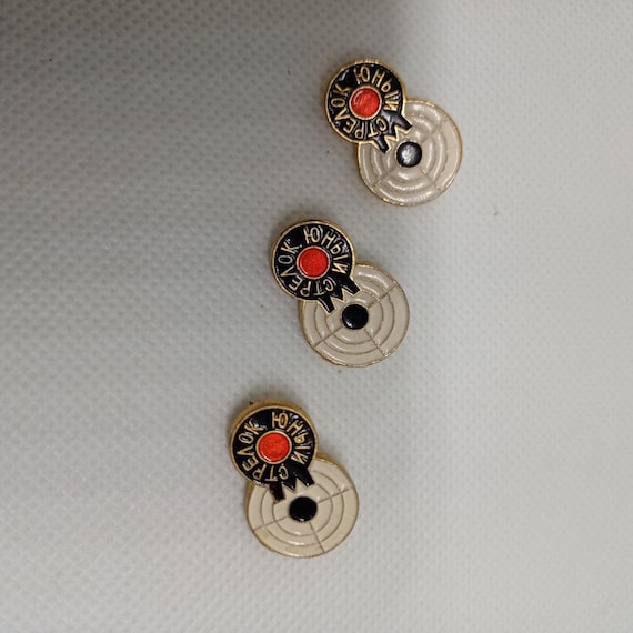 Soviet vintage chest badge "Young shooter". Vintage U… - Gem