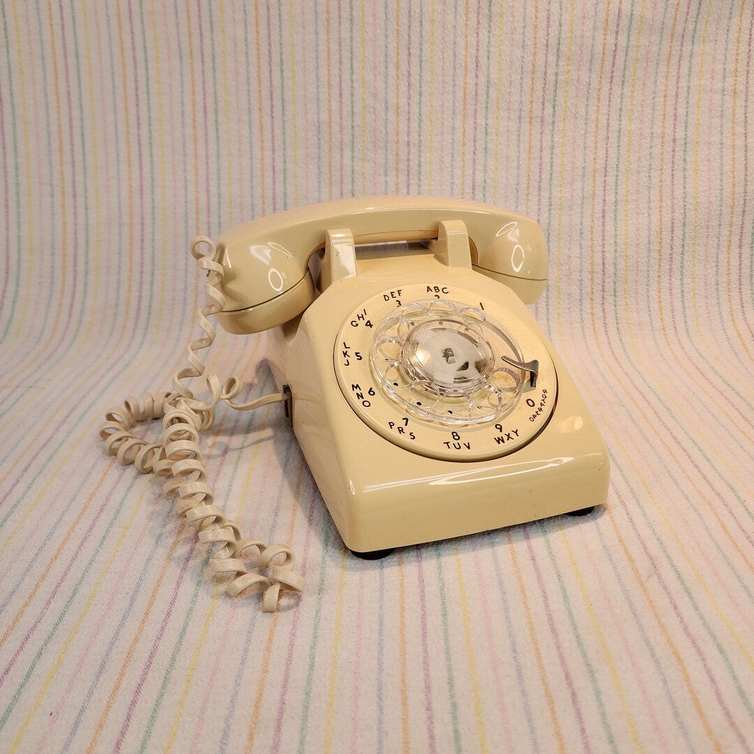 Vintage Beige AT&T Rotary Telephone Desk Office Phone Retro Décor ...